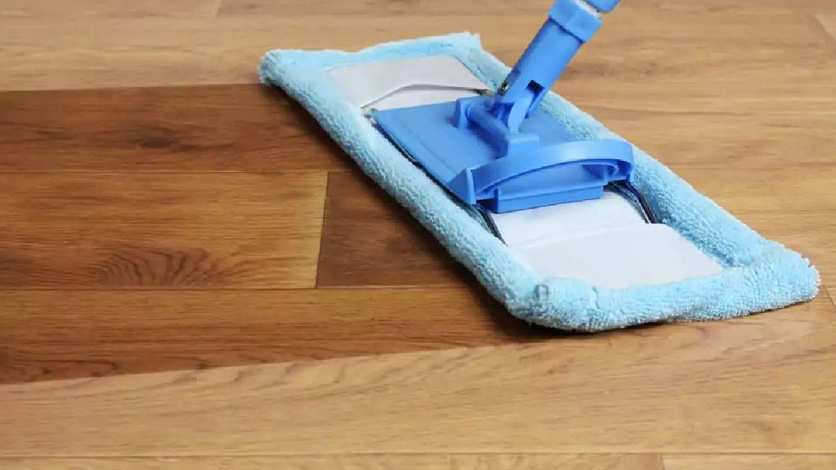 El efectivo truco para limpiar el piso flotante: los mejores consejos