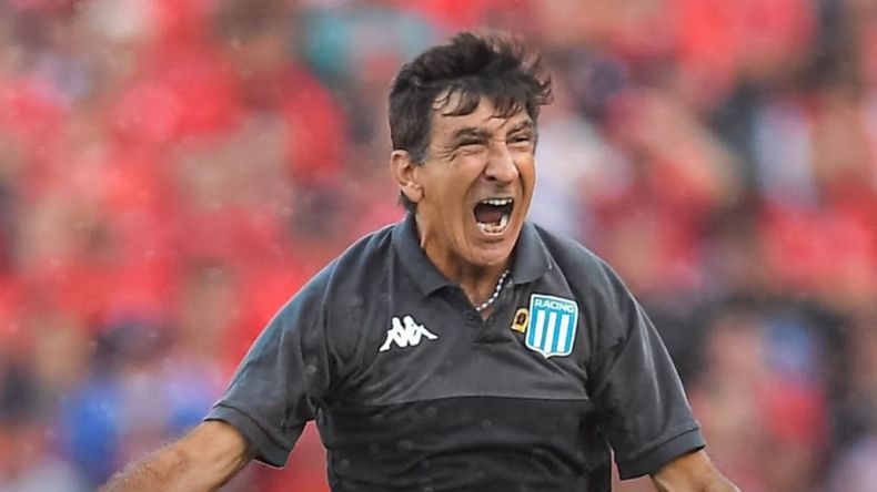 Gustavo Costas seguirá como DT de Racing un año más