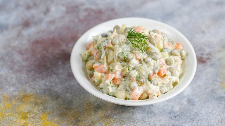 La receta de ensalada rusa con secretos únicos: es ideal para el verano