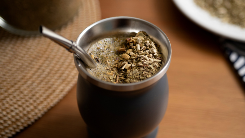 Cuáles son los BENEFICIOS de preparar un MATE con MIEL