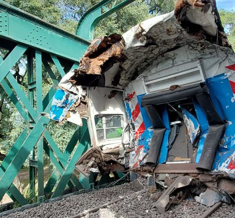 Accidente de trenes en Palermo: citarán a los pasajeros que iban a ...