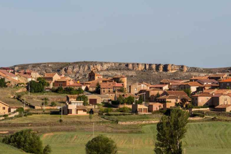 Como es Arenillas, el pueblo de España que ofrece empleo y vivienda ...