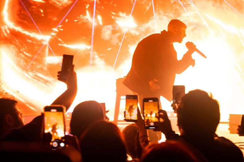 KHEA vuelve a los escenarios con Serotonina: Nunca están solos, los ...