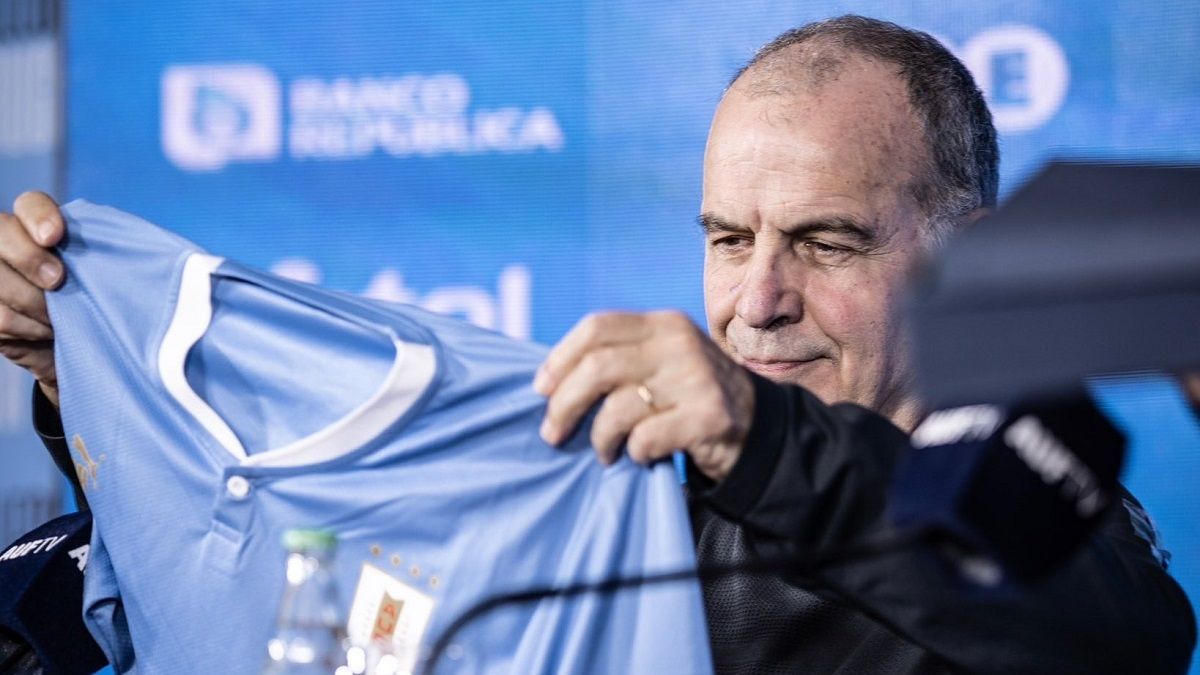 Marcelo Bielsa es blanco de críticas y protagoniza su primera gran ...