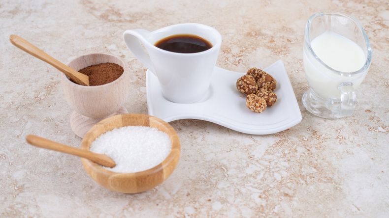 No vas a querer tomarlo más: estos son los efectos de endulzar el café ...