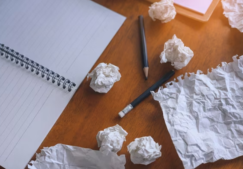 Grafología: análisis de cómo escribe la letra F una persona materialista