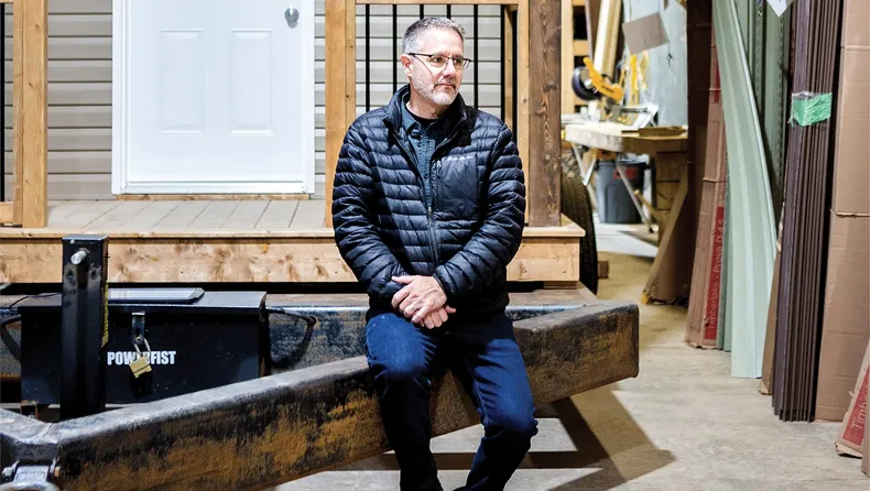 Es millonario y construyó 99 casas en la ciudad donde nació para ayudar ...