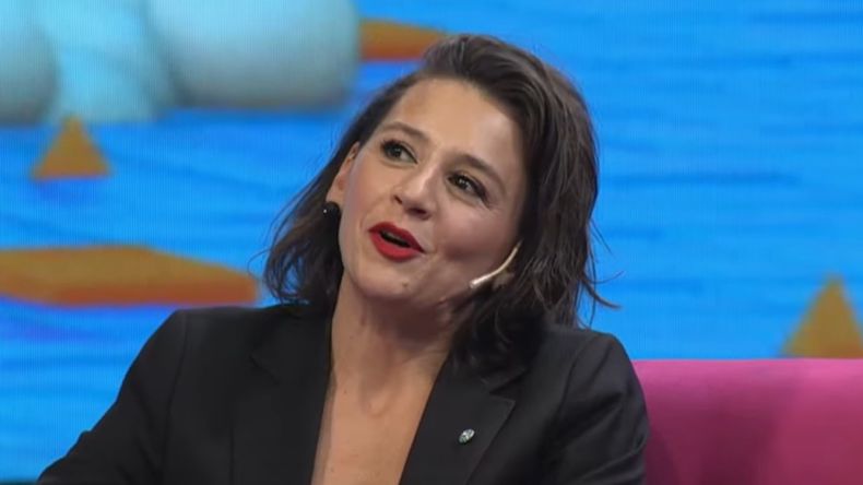 Laura Azcurra en Sobredosis de TV: El pueblo tiene que despertar y ...