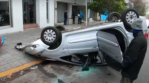 Floresta Perdió El Control De Su Auto Chocó Contra Dos Vehículos
