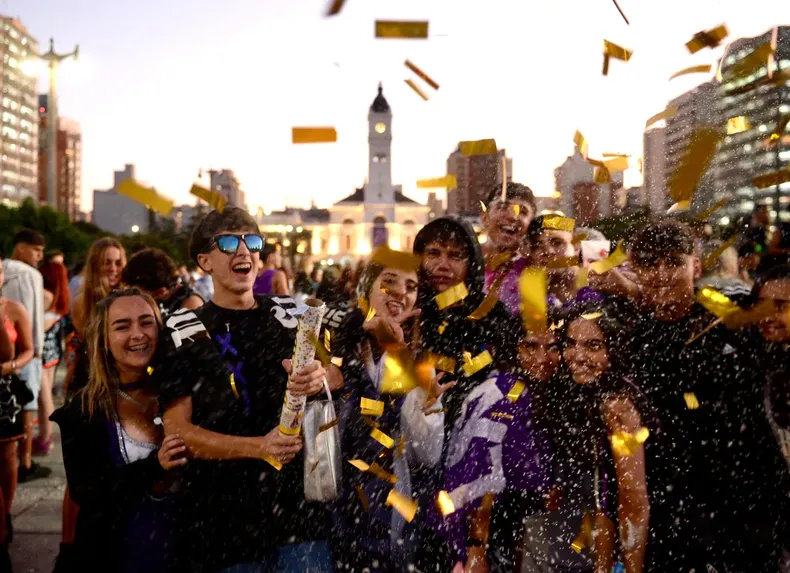 El UPD en La Plata fue a puro color y ruido para los estudiantes: de ...