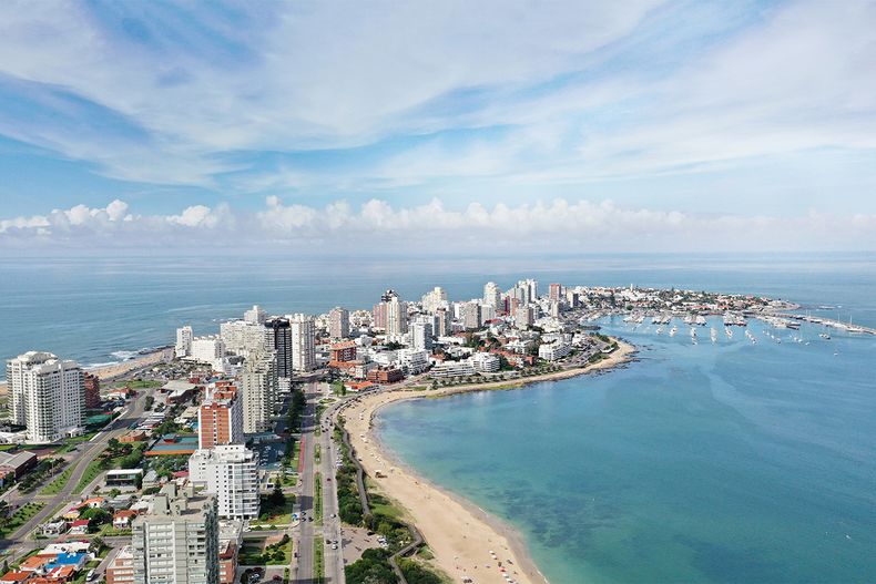 Turismo: Punta del Este se prepara para una temporada récord en reservas de argentinos