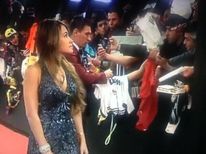 El look de Messi y su mujer, Antonella Roccuzzo, en el Balón de Oro