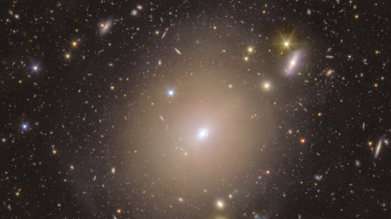 Asombroso: captan un impresionante anillo de Einstein a 500 millones de años luz de la Tierra