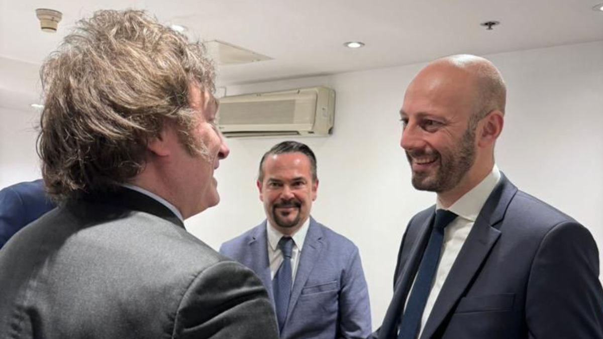 En la previa de su asunción, Javier Milei recibió al ministro de ...