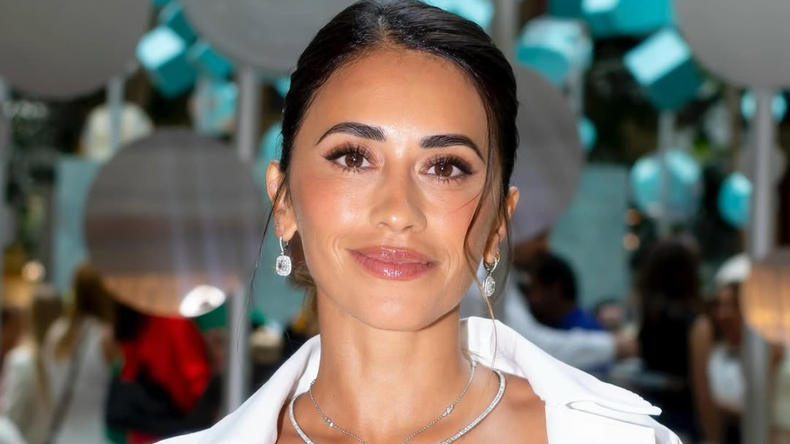 Antonela Roccuzzo lució un tremendo look total white en Brasil