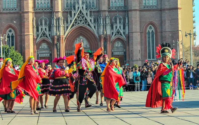Cómo se celebra la tradición peruana de La Fiesta del Sol en Argentina ...