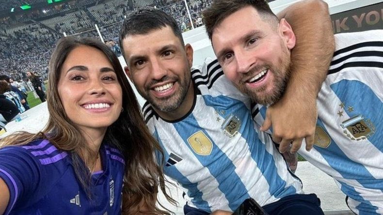 Viral: el increíble detalle en la foto de Messi, Antonela y el Kun
