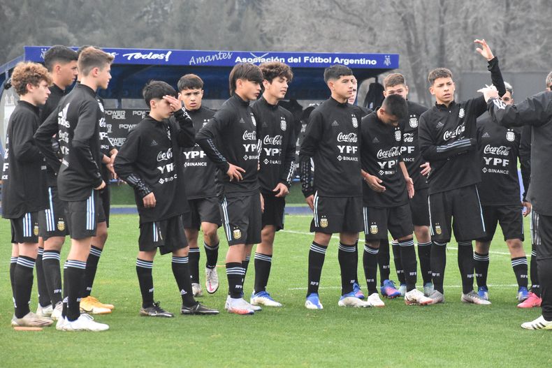 La Selección Argentina le arrebató dos promesas a Italia y España