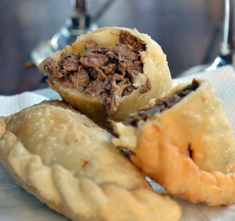 El bodegón de Buenos Aires que se destaca por sus porciones descomunales