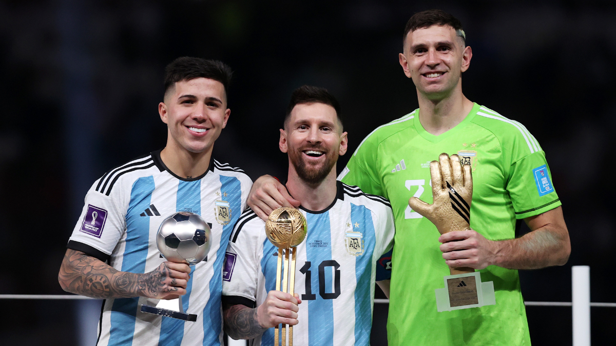 Argentina ganó tres de cuatro premios de la FIFA: Messi, Enzo Fernández ...