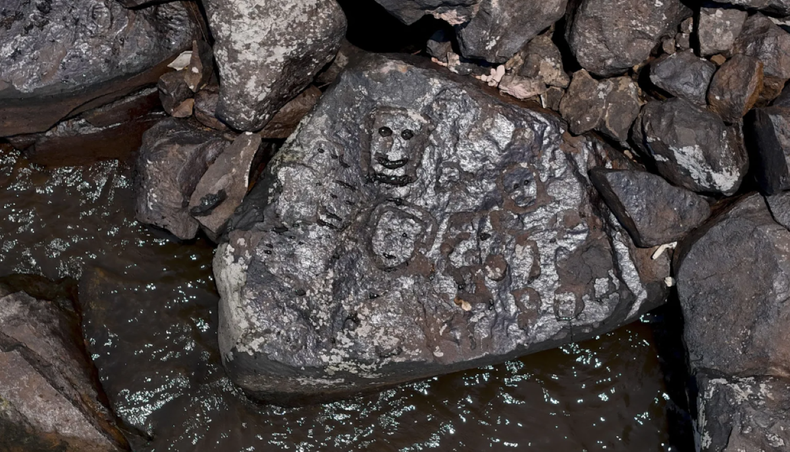 Amazonia brasileña: hallaron rostros tallados en roca de hace 2.000 años