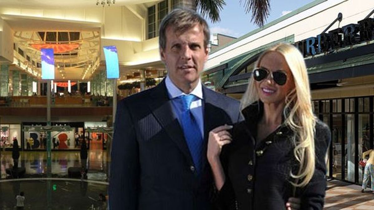 Luciana Salazar y Martín Redrado juntos, buscando ofertas en las mesas ...