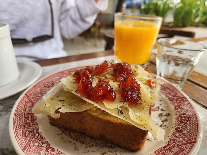El pequeño restaurante de Buenos Aires para desayunar y merendar unas ...