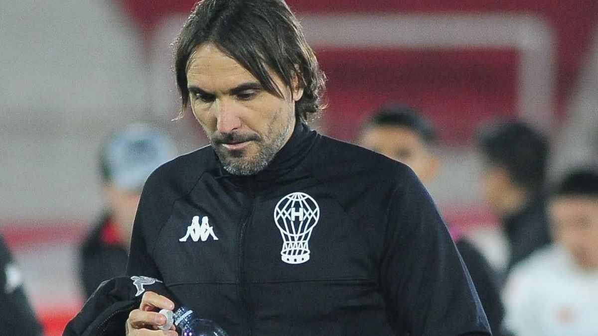 Huracán: cuatro futbolistas fueron apartados y se profundiza la crisis