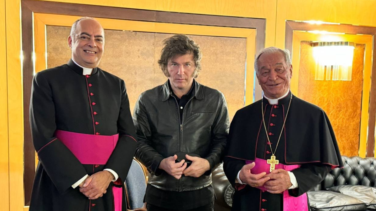 Con un frente interno convulsionado, Javier Milei llegó a Roma para su ...