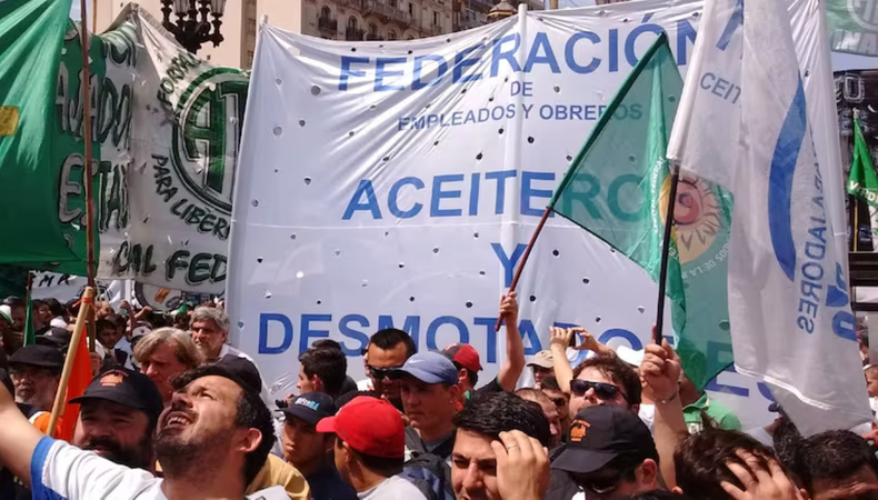 Aceiteros: la Cámara de la Industria pide levantar el paro para retomar una negociación