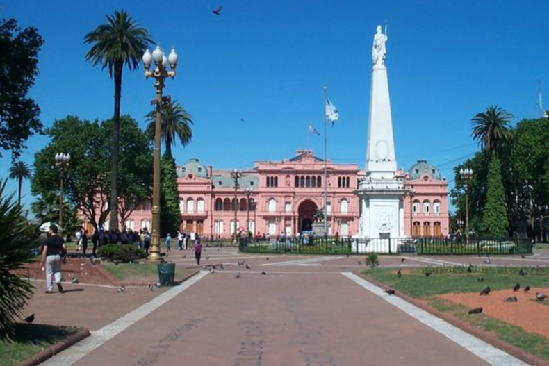 Cuál fue la primera plaza que tuvo la Argentina