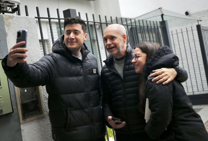 Horacio Rodríguez Larreta compartió un café con vecinos de Villa Devoto