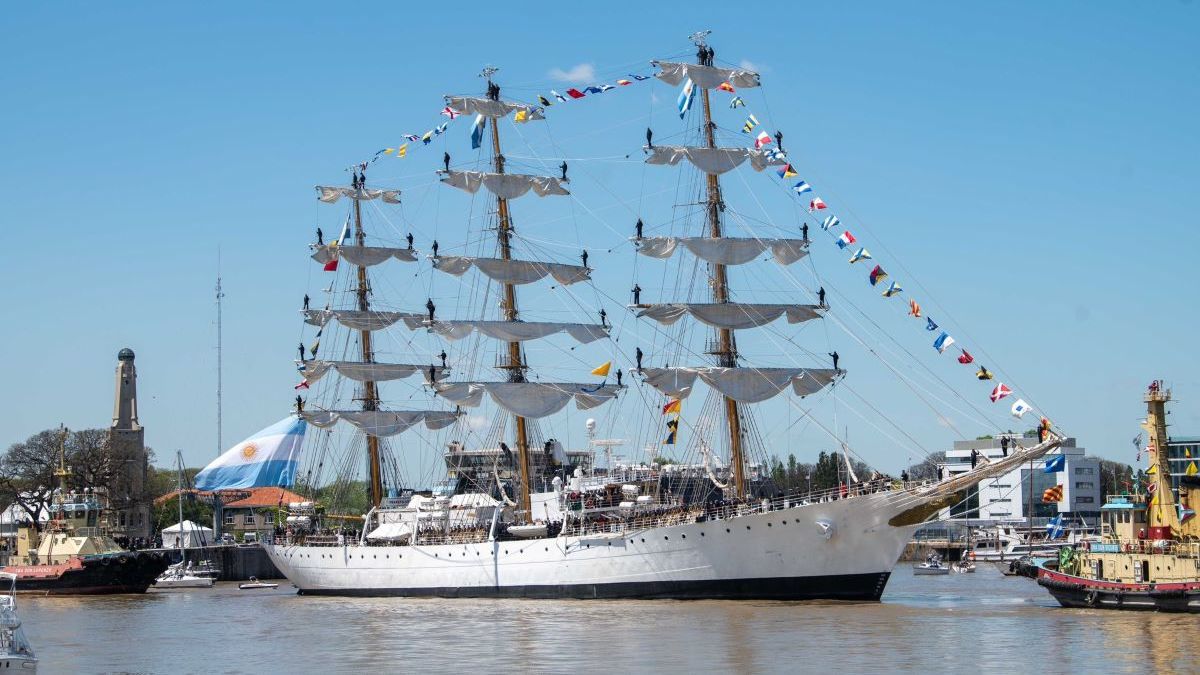 La Fragata Libertad llegó al Puerto de Buenos Aires después de más de ...
