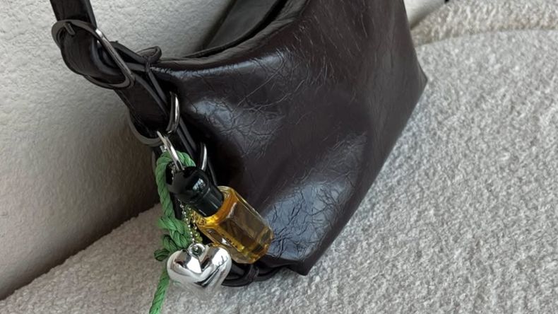 No más Labubus: así son los beauty bag charms, la nueva moda en el ...