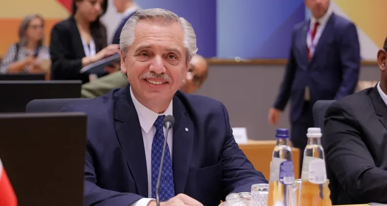 Alberto Fernández partió hacia India para participar de su última ...