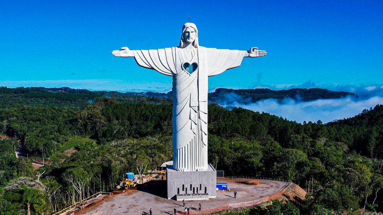 Vacaciones en Brasil 2025: el Cristo que es más grande que el de Río de ...
