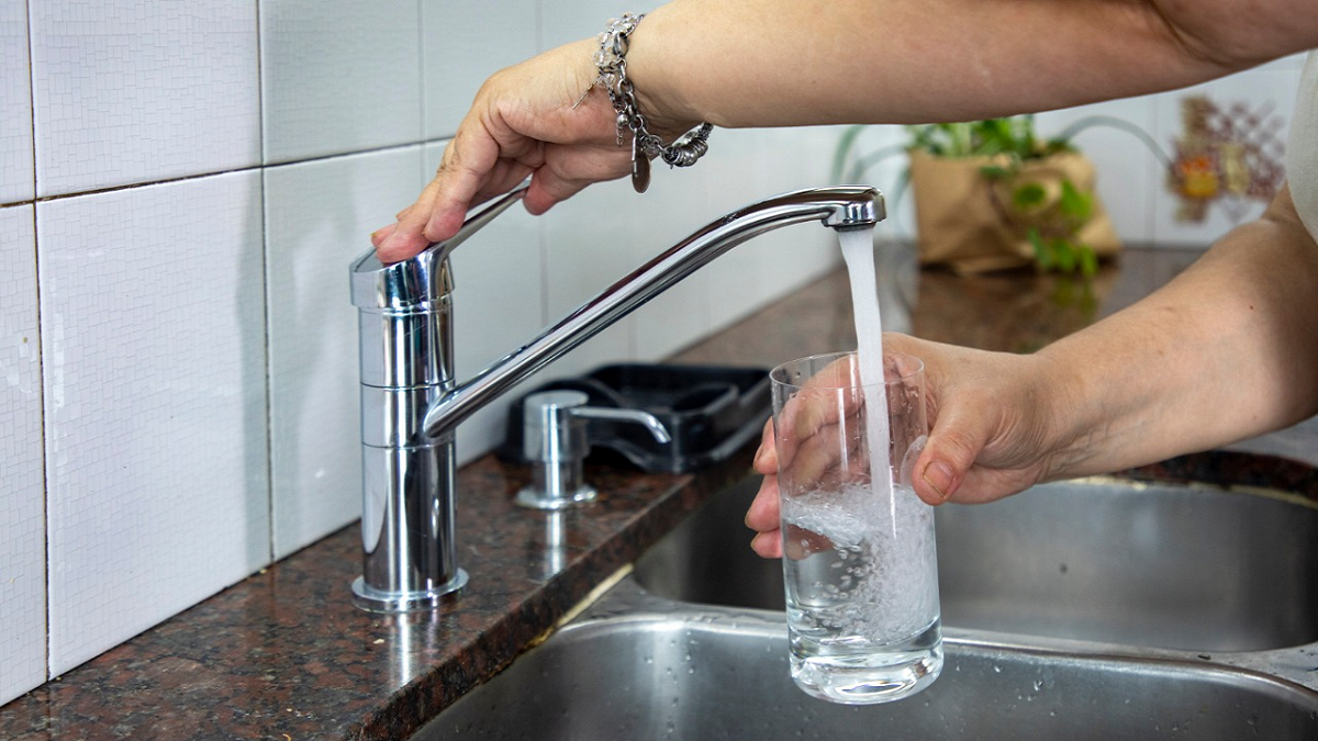 AySA pidió a los usuarios ser responsables con el uso del agua potable ...