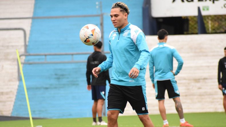 Juanfer Quintero regresó de Colombia y viajó con el plantel de Racing a ...