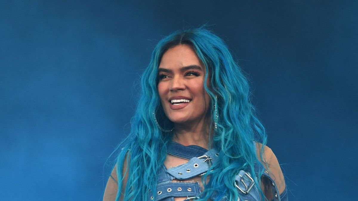 Karol G lució una microbikini verde que marcó tendencia en el verano