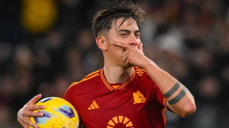 Dybala vuelve a lo clásico: la campera vintage que se robó las miradas ...