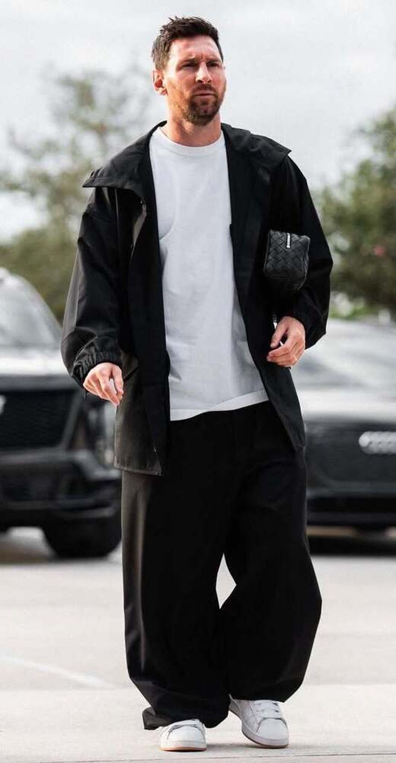 Lionel Messi redefine el estilo casual con pantalones anchos y el ...