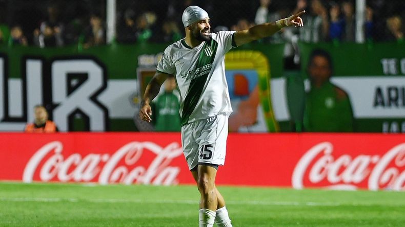 Banfield logró un triunfo agónico y hundió a Colón: cómo quedó la pelea ...