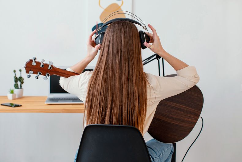 Cuál es el mejor truco casero para alisar el pelo sin productos ...