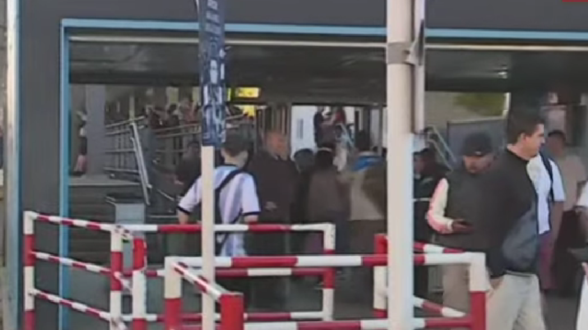 Caos y demoras en el Tren Sarmiento: una formación arrolló a una ...