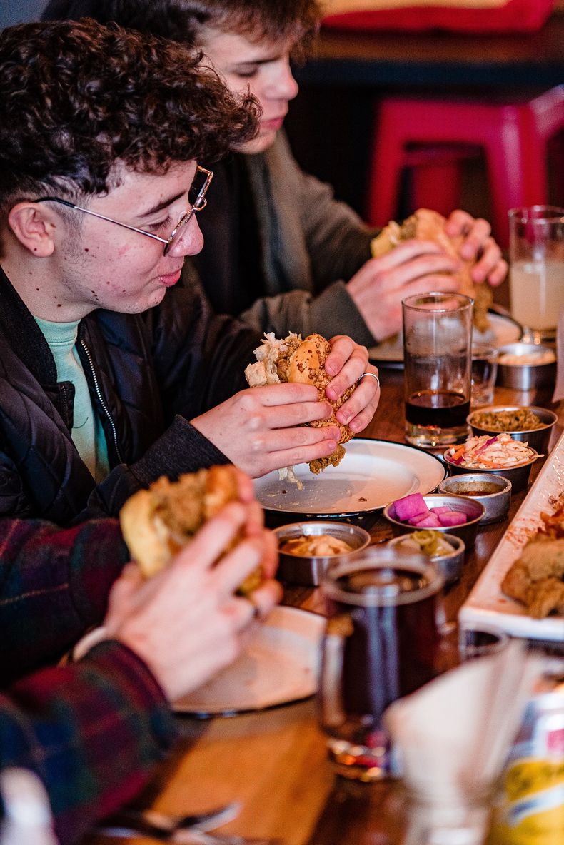 El local de Paternal que prepara el auténtico pollo frito coreano (y ...