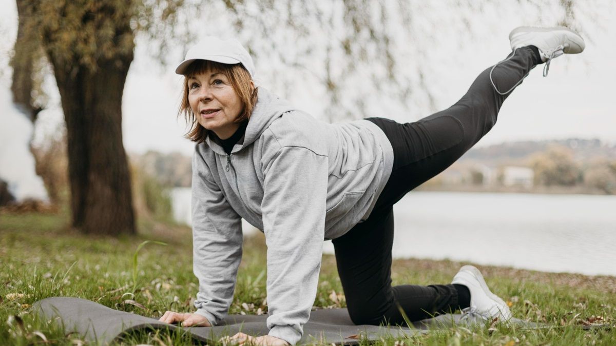 Los mejores 4 ejercicios para tonificar glúteos en casa: son muy sencillos