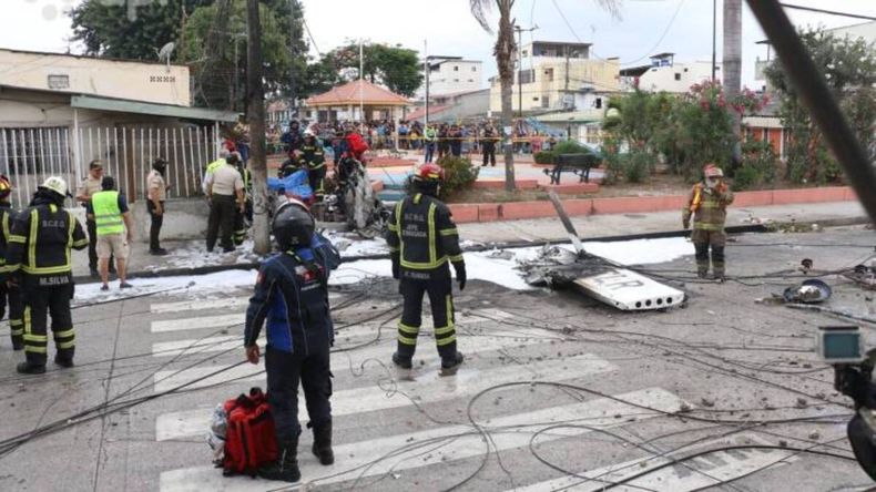 Video: se estrelló una avioneta en una zona urbana de Guayaquil y hay dos muertos