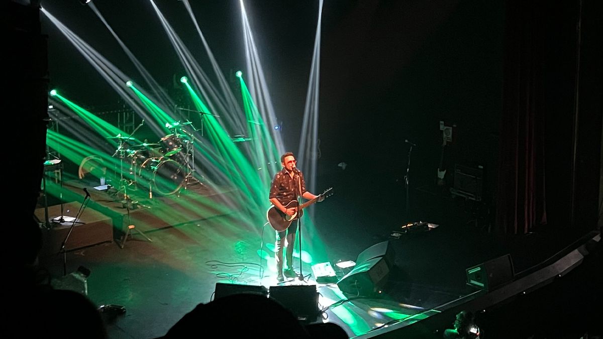 Emiliano Brancciari mostró su faceta más íntima y personal en el Teatro Vorterix