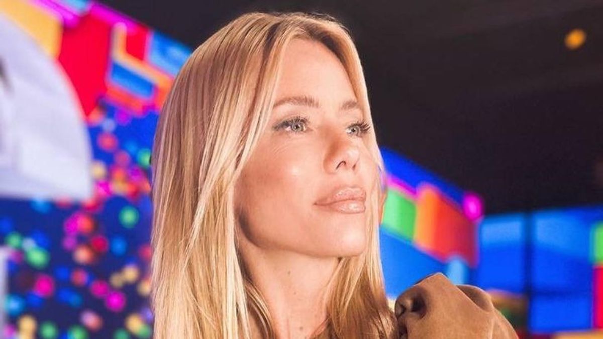 El look de Nicole Neumann en Miami: microbikini neón de material reciclado