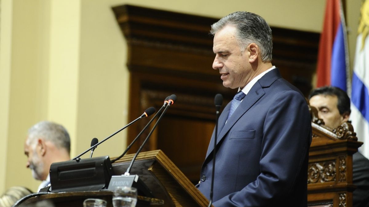 Yamandú Orsi juró como nuevo presidente de Uruguay: No podemos ser ...